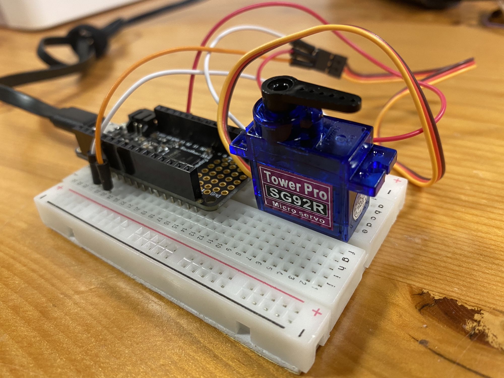 Tutorial for moving servo on M4 Express - Desert Media Art